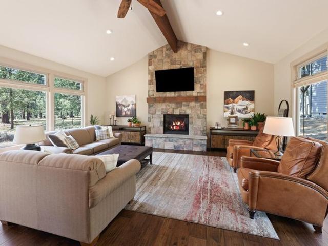 17842 MT Hood Ln, Sunriver, OR 97707