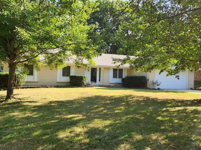 1784 E Lakewood St, Springfield, MO 65804