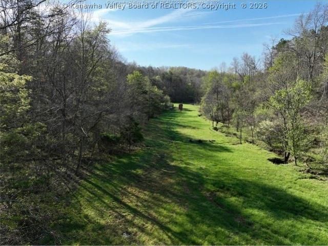 1784 Herdman Rd, Leon, WV 25123