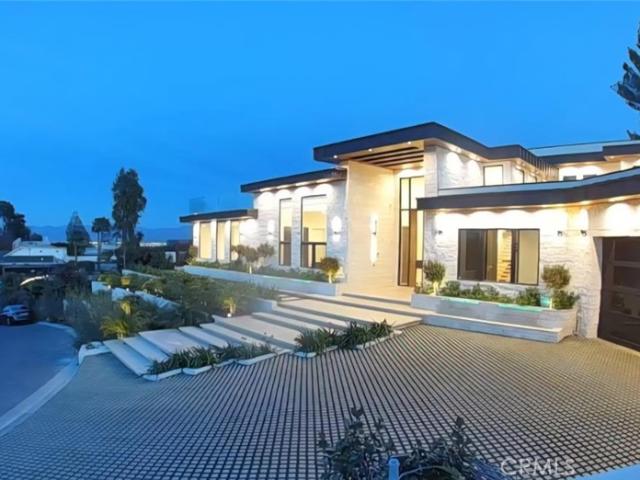 17856 Vía Vallarta, Encino, CA 91316 | MLS #SR26070 | Compass