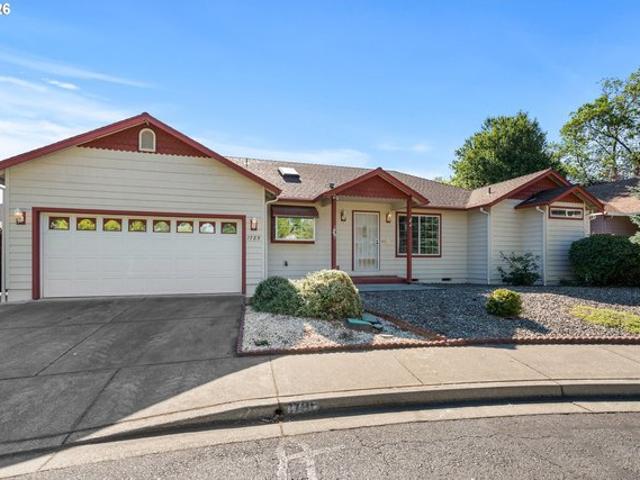 1785 Brookhurst Way, Grants Pass, OR 97527