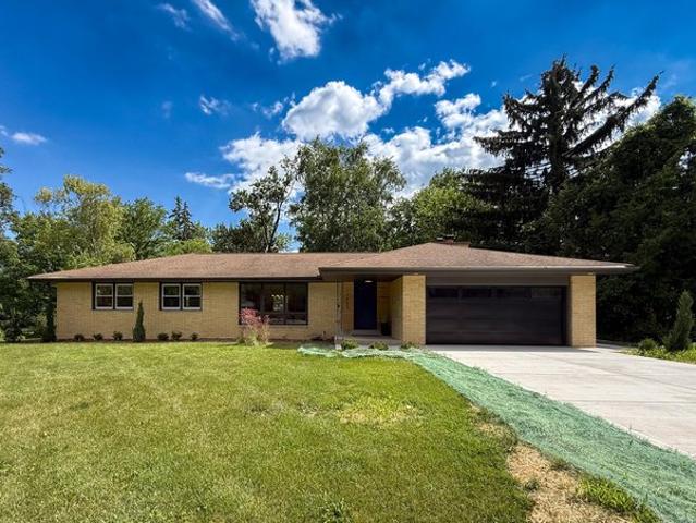 17865 Windemere Rd, Brookfield, WI 53045