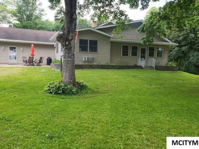 1787 Gilmore Ave, New Hampton, IA 50659