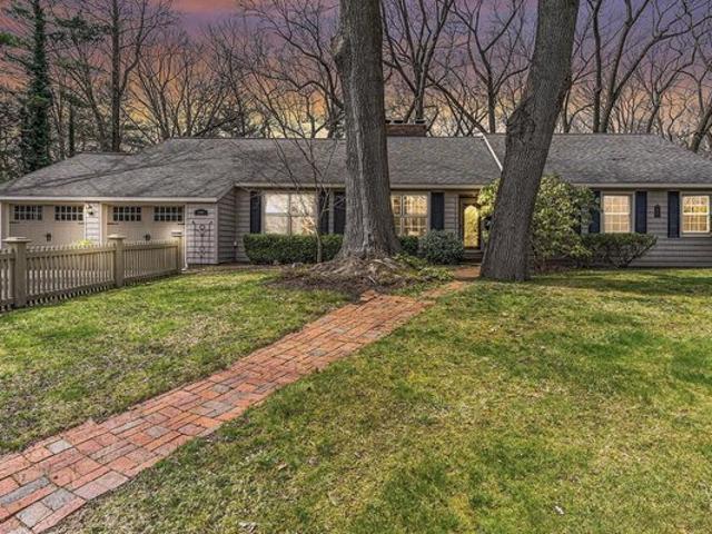 17887 N Fruitport Rd, Spring Lake, MI 49456