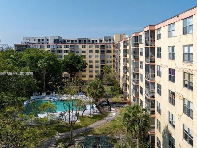 17890 W Dixie Hwy Apt 302, Miami, FL 33160