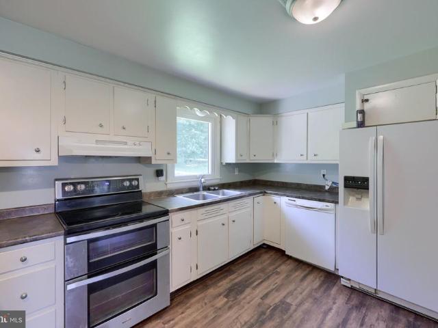 1789 Roosevelt Avenue