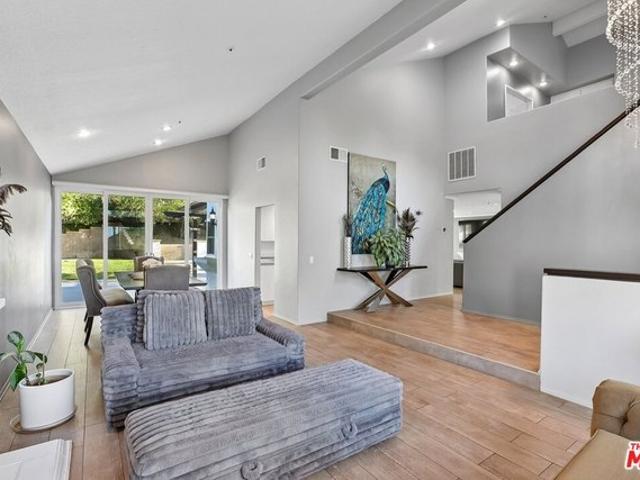 17807 Tuscan Dr, Los Angeles, CA 91344