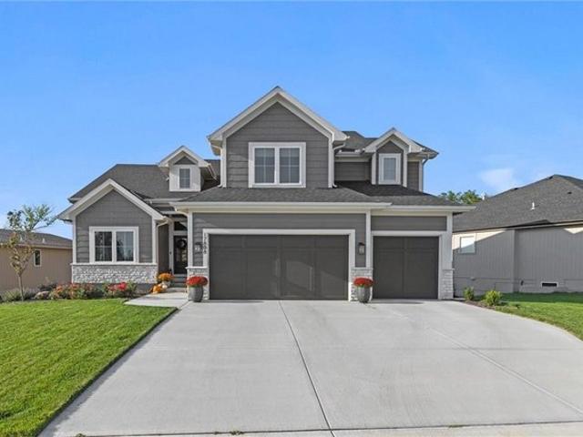 17808 Rainbow Blvd, Stilwell, KS 66085