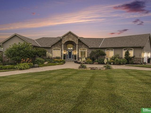 17808 S Reflection Ave, Bennington, NE 68007