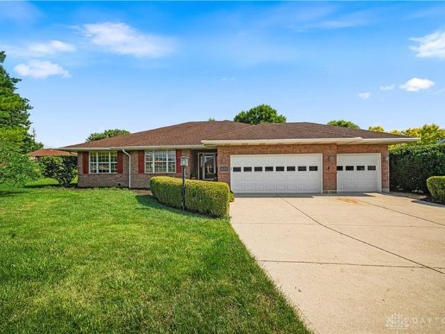 1780 Tearose Cir, Fairborn, OH 45324
