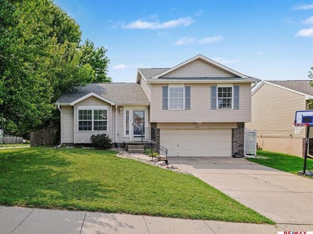 17813 Olive St, Omaha, NE 68136