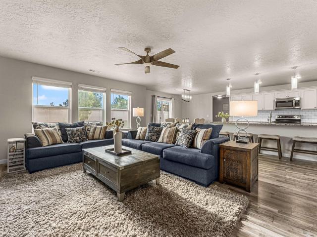 17817 Sunset Ridge Ave