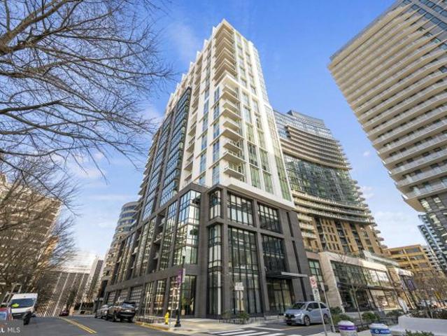 1781 N Pierce St #305, Arlington, VA 22209