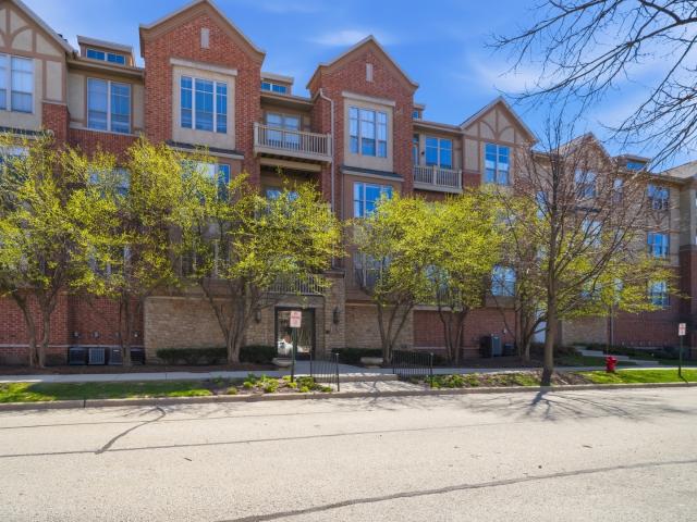1781 Tudor Ln, Unit 209, Northbrook, IL 60062 | MLS #12609 | Compass