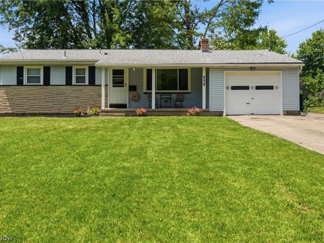 1782 Nova Ln, Poland, OH 44514