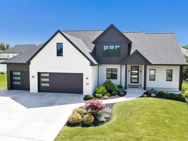 1782 Arbor Gate Ln, Green Bay, WI 54311