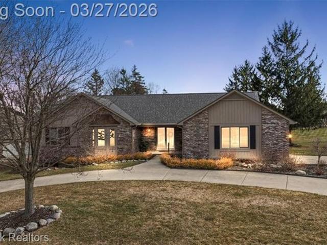 17835 Maple Hill Dr, Northville Township, MI 48168