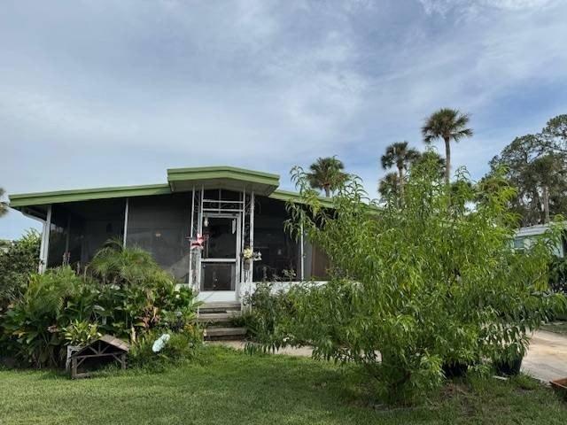 178 Country Club Blvd, Eustis, FL 32726