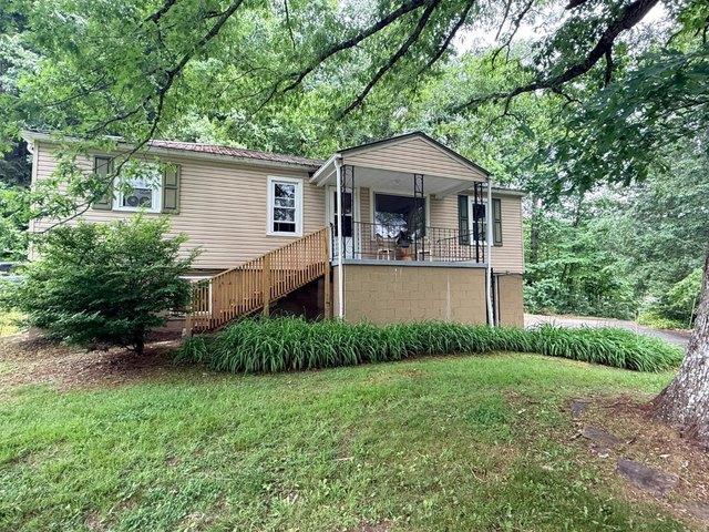 178 Oakdale Ln, Bradley, WV 25880