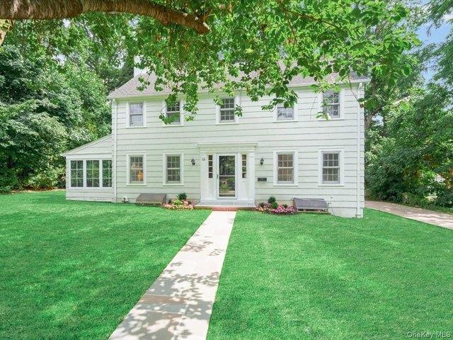 178 Overlook Ave, Great Neck, NY 11021