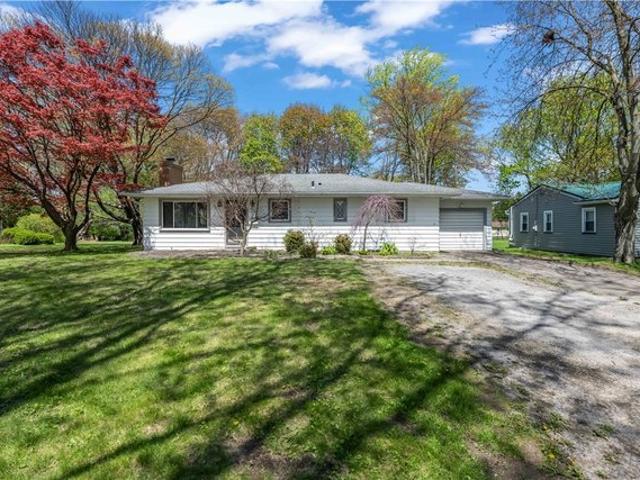 178 Meadowdale Dr, Rochester, NY 14624