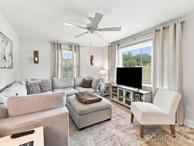 178 Woodland Drive SW
