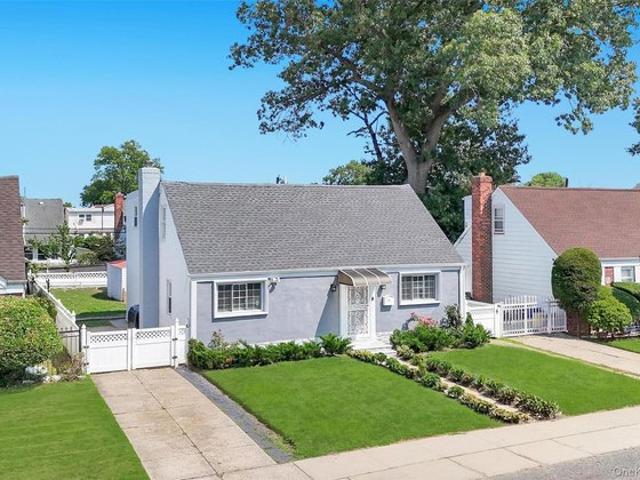 178 Warwick Rd, Elmont, NY 11003
