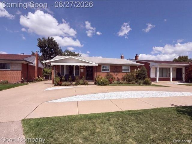 17941 E 13 Mile Rd, Fraser, MI 48026