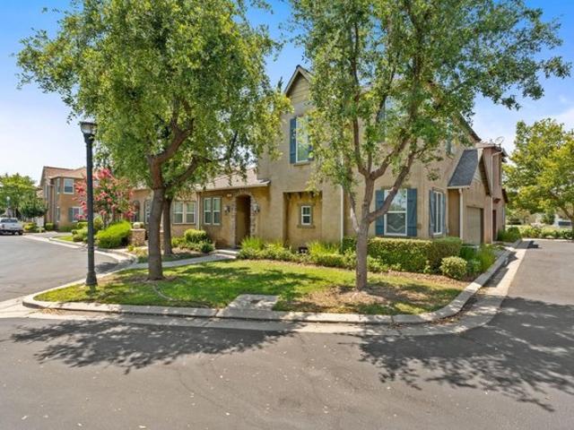 1794 N Merlan Ln, Clovis, CA 93619
