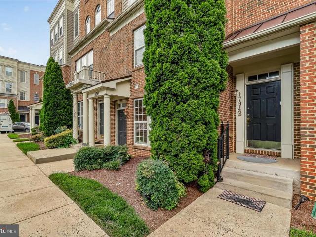 1794 B Poolside Way # 24 B