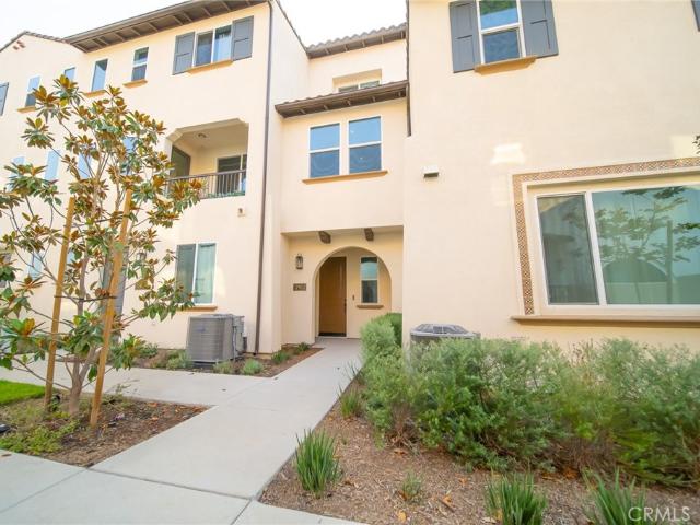 17952 Seaglass Dr, Huntington Beach, CA 92647 | MLS #OC26019 | Compass