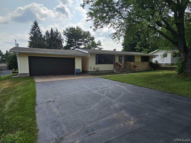 1795 S Rose St, Ishpeming, MI 49849