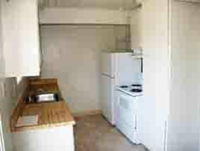 $1795 / 1br 595ft² Quiet garden Apartment, Large Balcony