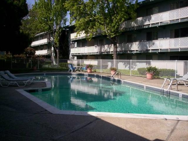 $1795 / 2br Close To Castro St, Move In April 1st