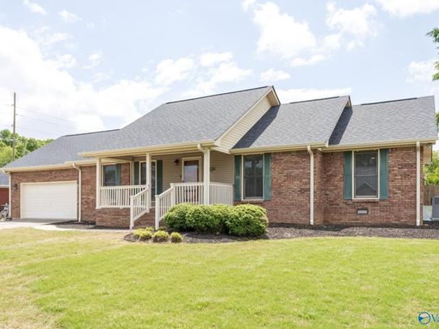 17960 Davis St, Athens, AL 35611