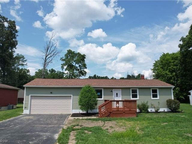 17964 Glendale Ave, Lake Milton, OH 44429