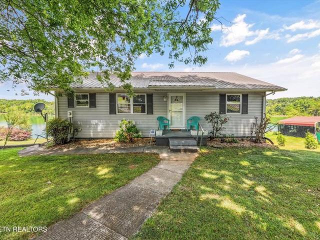 1797 Circle Lake Dr, Dandridge, TN 37725