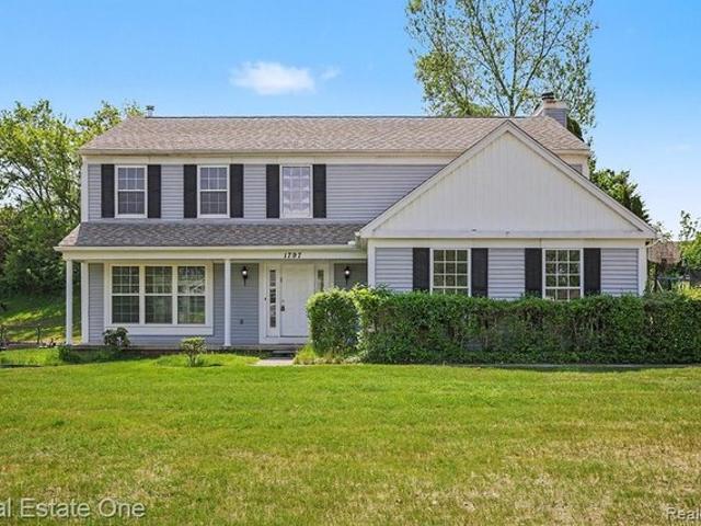 1797 Poppleton Dr, West Bloomfield Township, MI 48324