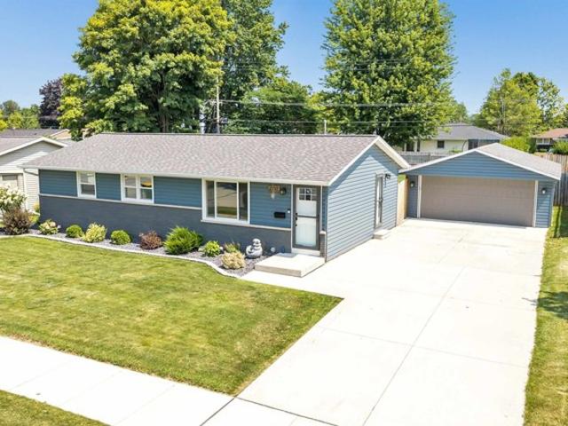 1797 St Agnes Dr, Green Bay, WI 54304
