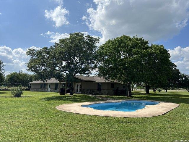 1797 W US Highway 90 E, Hondo, TX 78861