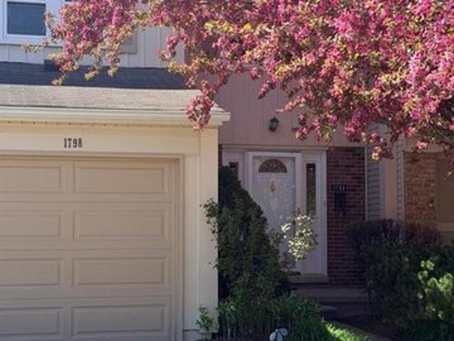 1798 Brentwood Dr, Troy, MI 48098