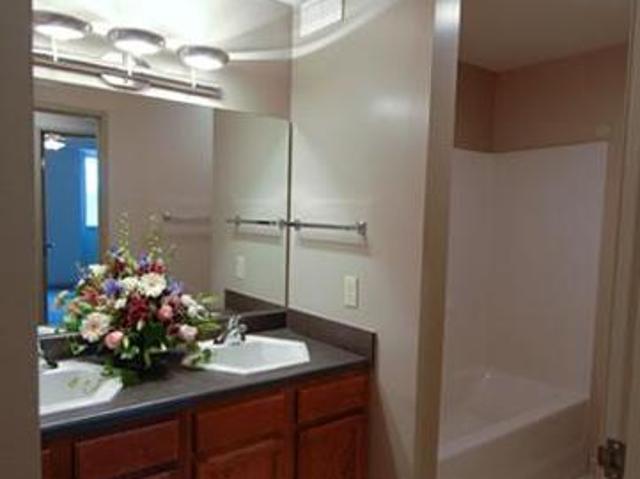 $1799 / 3br Wish it. Want it. Rent it! Downtown area