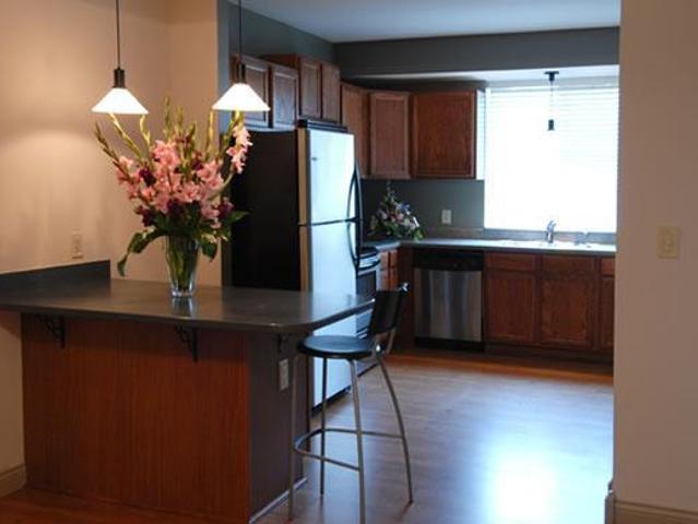 $1799 / 3br Stop looking, and CHOOSE >>>>Smallwood Apts     Downtown Bloomington map
