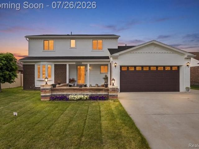 17900 Woodridge Dr, Brownstown Township, MI 48193