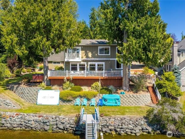17902 Cove Ln, Mount Vernon, WA 98274