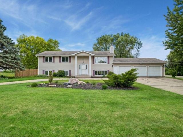 1790 Crestridge Ln, Eagan, MN 55122
