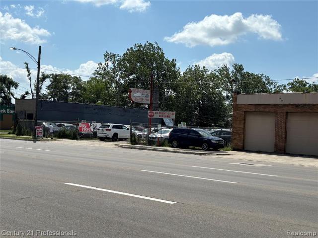 1790 E 8 mile Road
