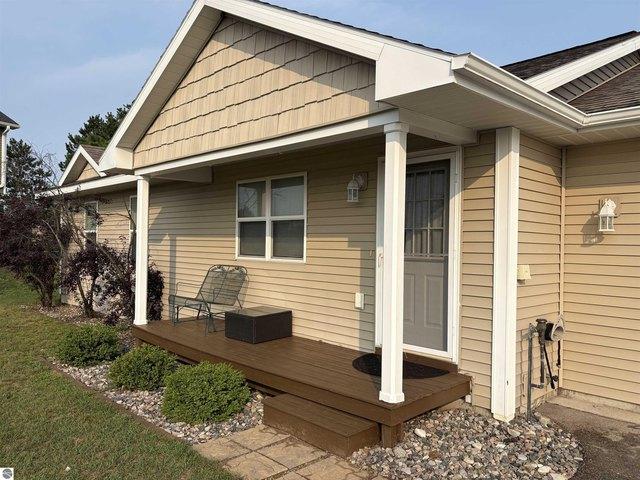 1790 Hansen Cir, Traverse City, MI 49685