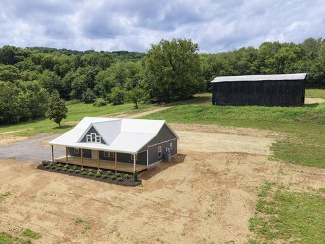 1790 Hawkins Branch Rd, Bethpage, TN 37022