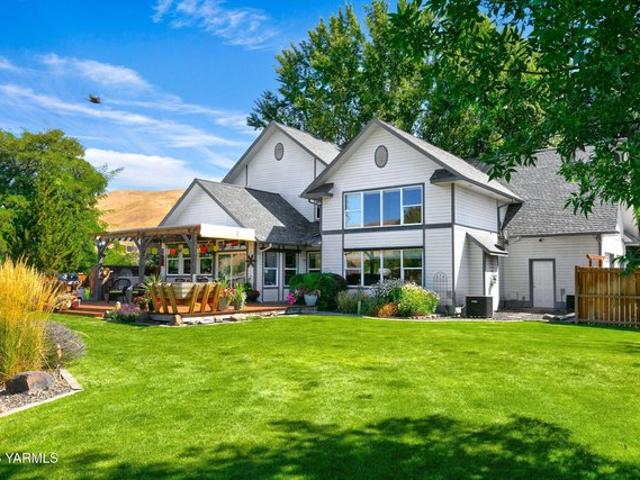 1790 Longmire Ln, Selah, WA 98942